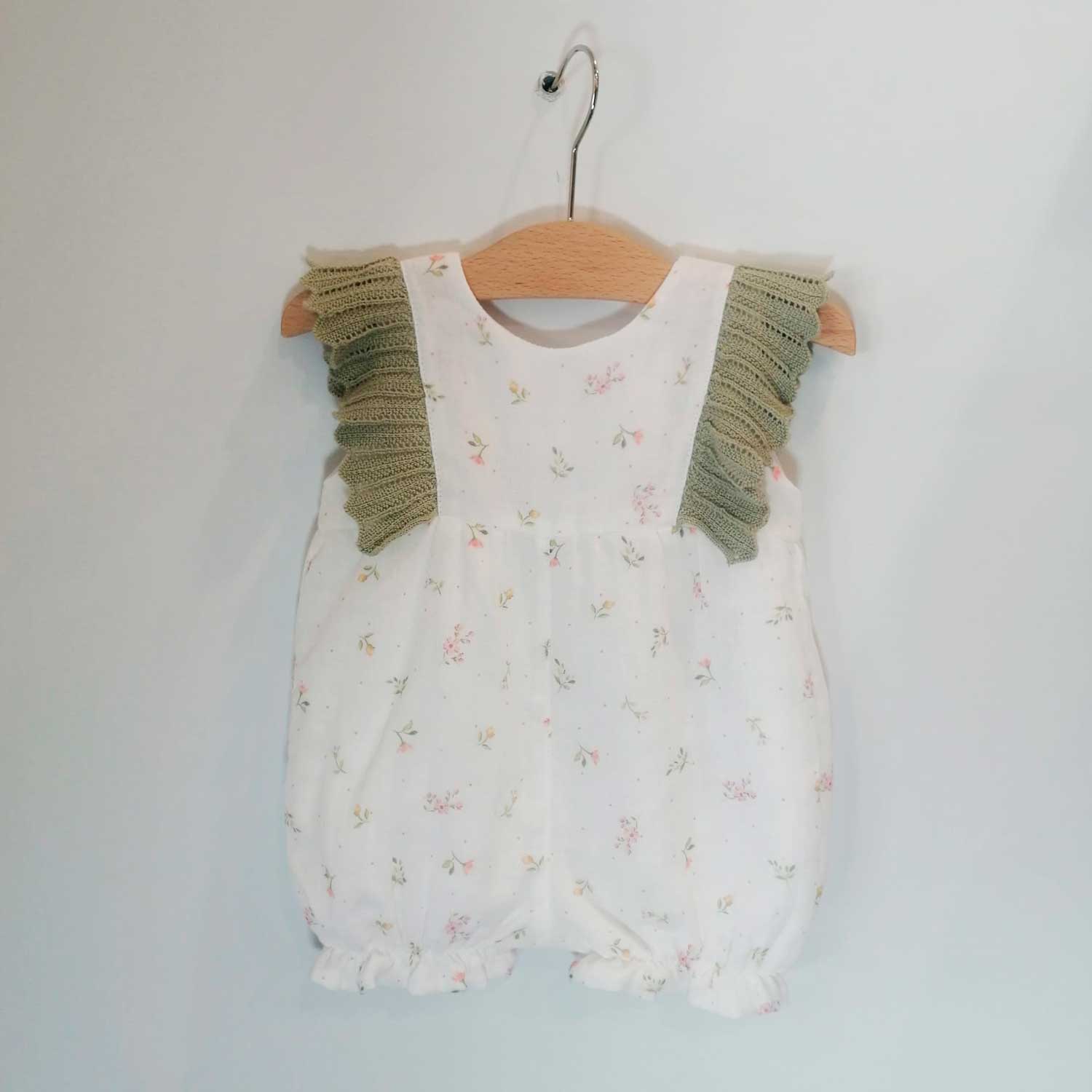 Wedoble PELELE FLORES CON VOLANTE - María Lápiz